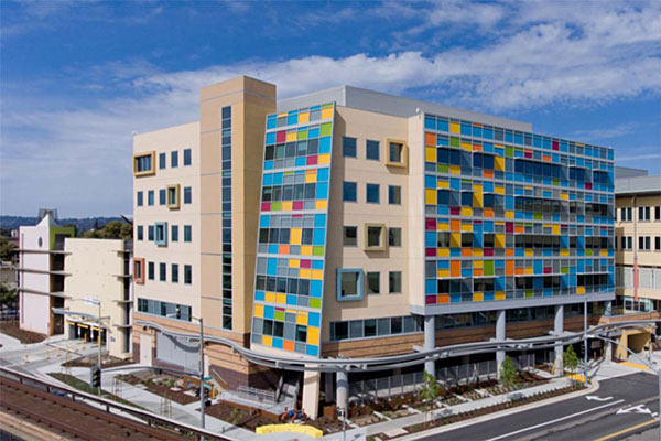 Exterior of the UCSF Benioff children's hospital in Oakland